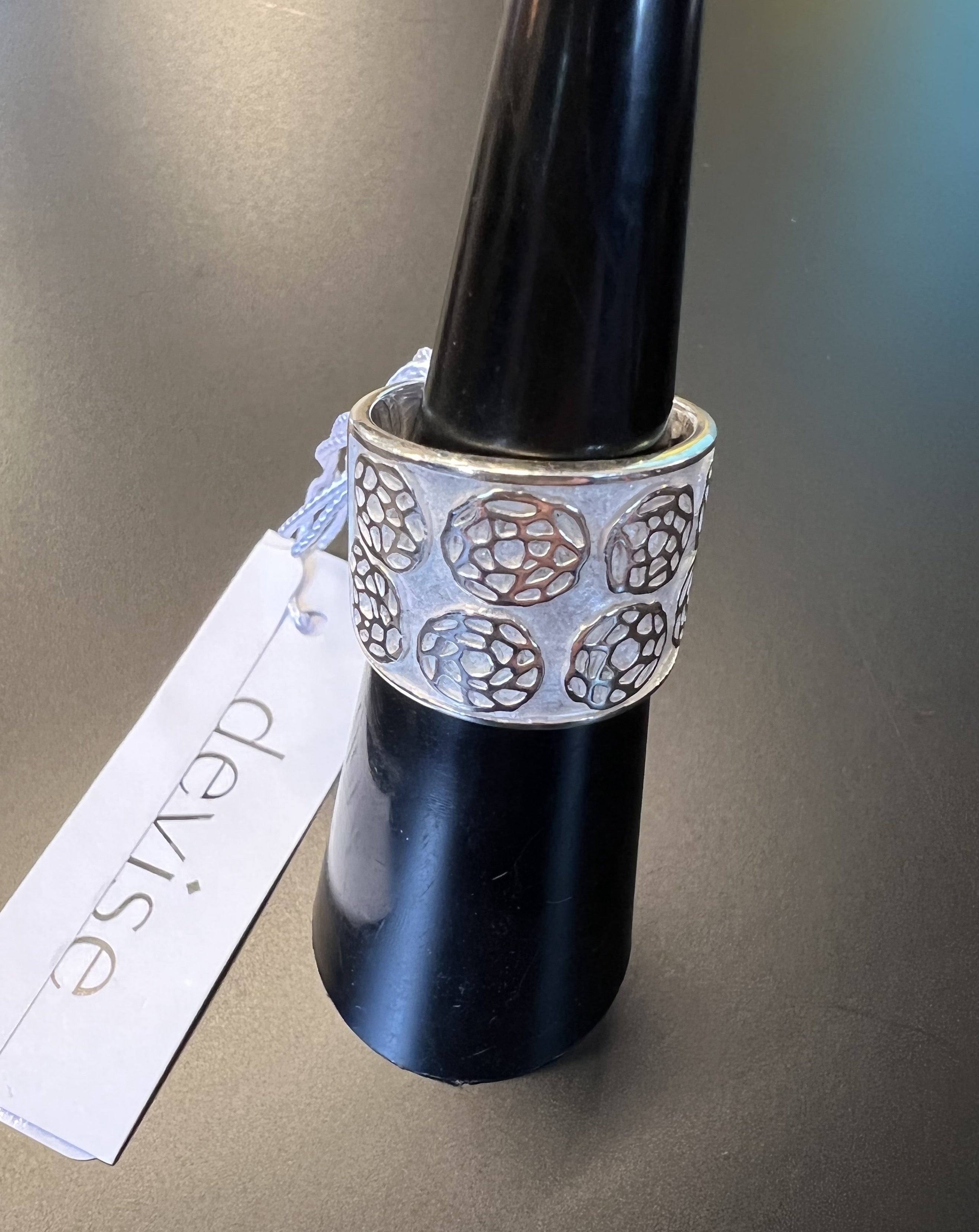 Devise Satin Embossed Ring - Sterling Silver – The Junction Cardrona